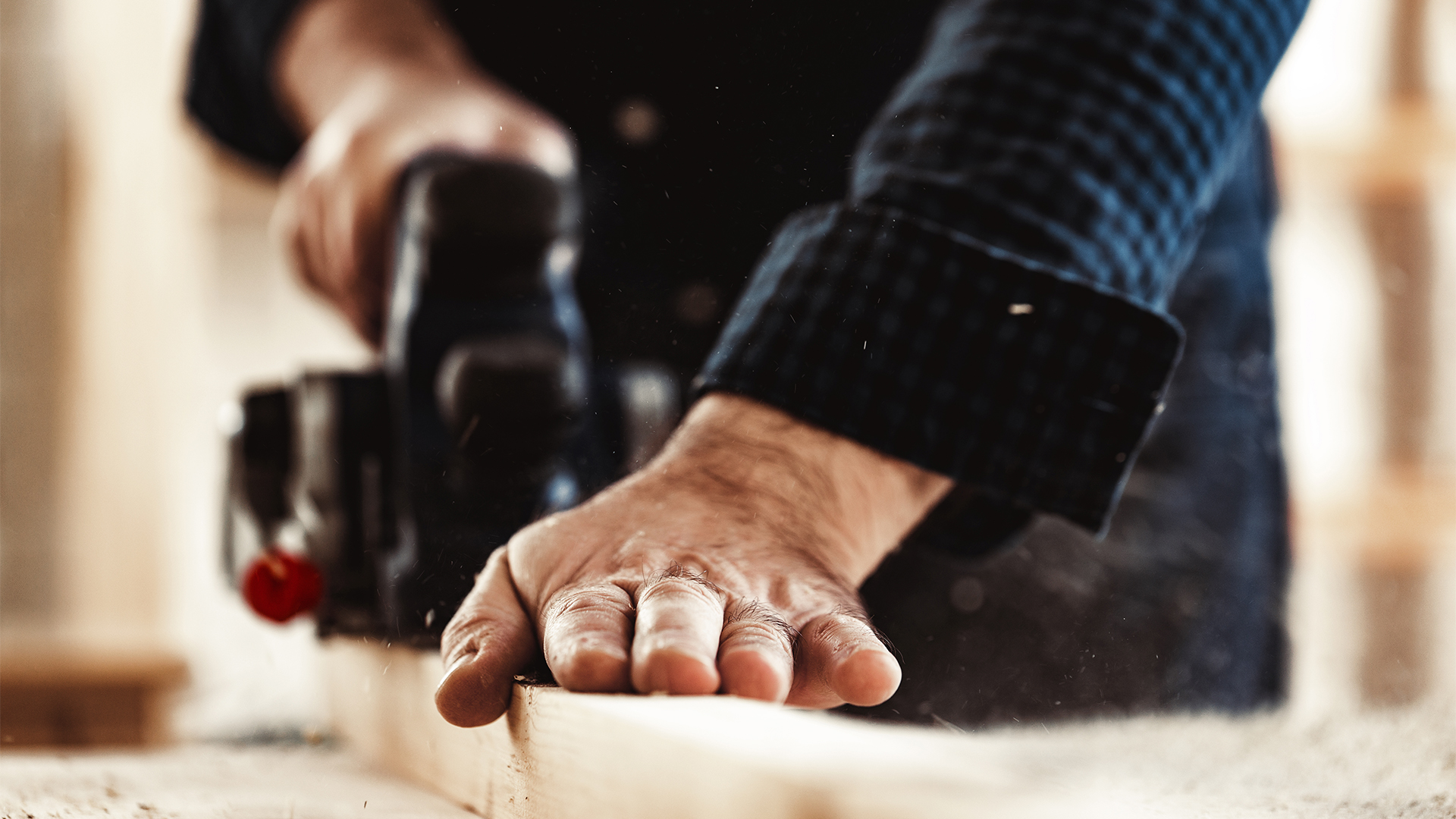 Como escolher a plaina elétrica ideal para o seu trabalho