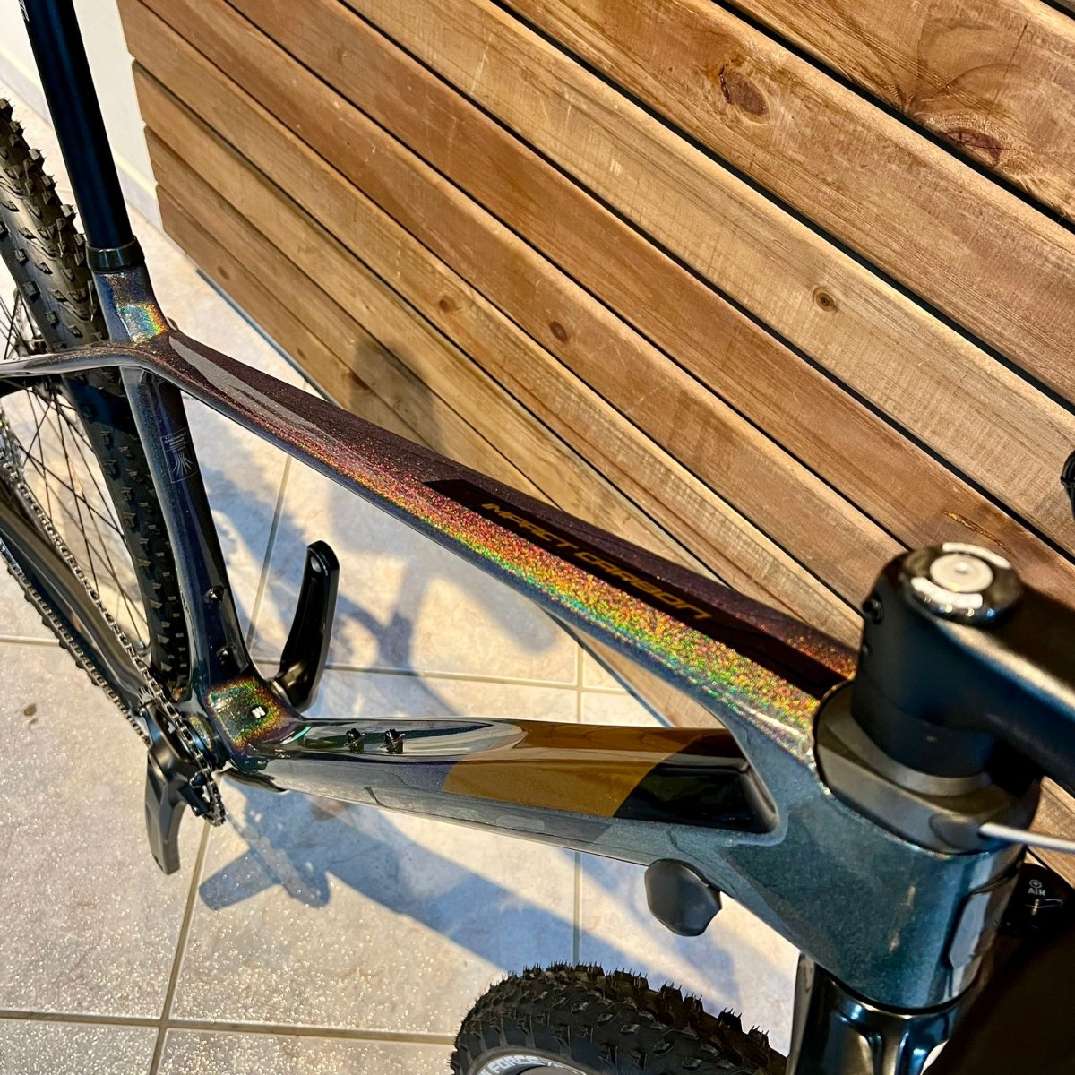 Comprar Bicicleta Impact Carbon Pro Shimano Deore 12v (Cinza e Dourado ...