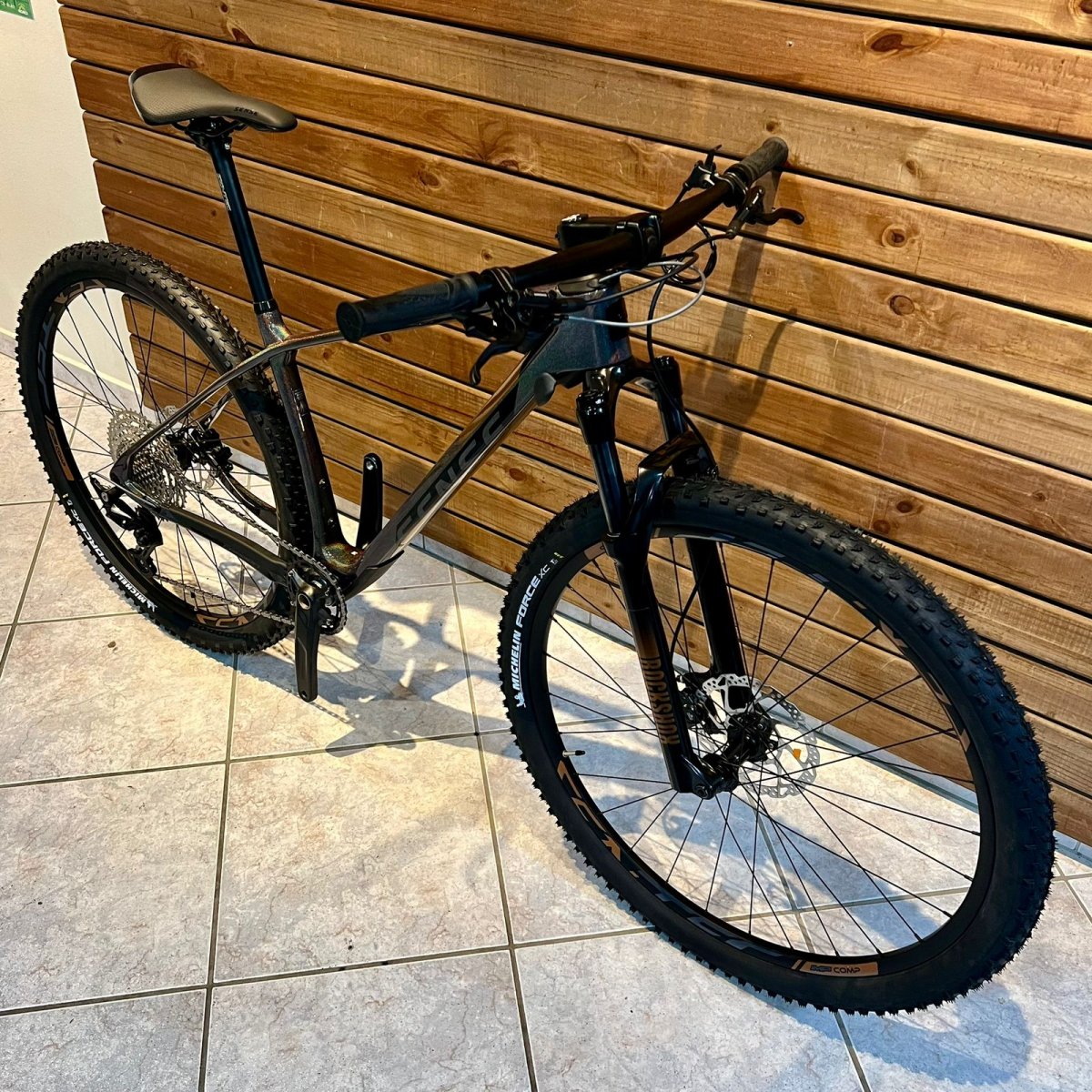 Comprar Bicicleta Impact Carbon Pro Shimano Deore 12v (Cinza e Dourado ...