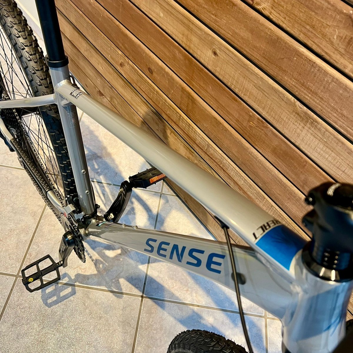 Comprar Bicicleta React Pro Shimano Cues 18v (Titanio e Azul) - Sense | BP Bike Shop