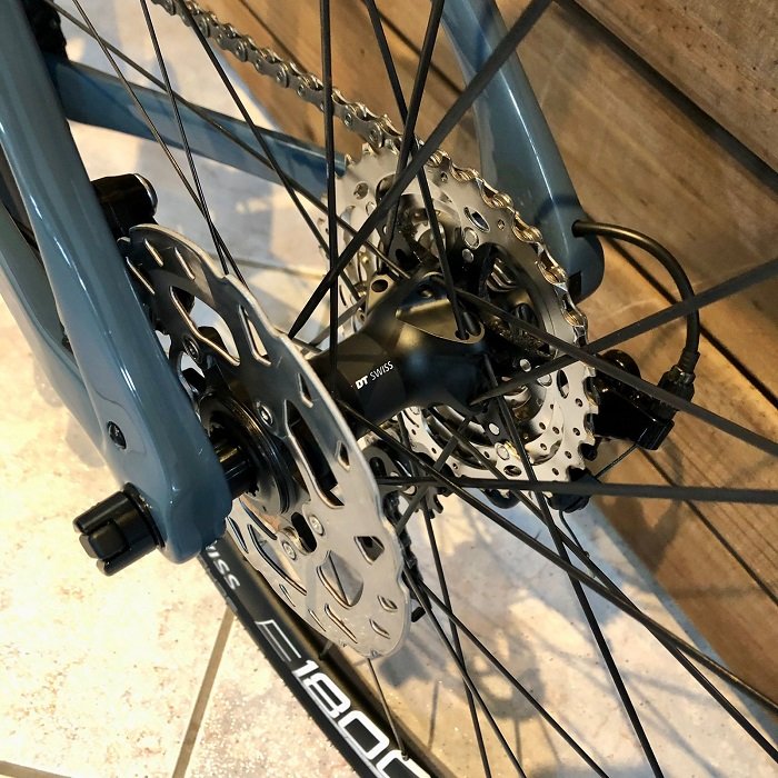 Comprar Bicicleta Univox Comp Disc Shimano 105 22v (Cinza e Preto) - Swift Carbon | BP Bike Shop