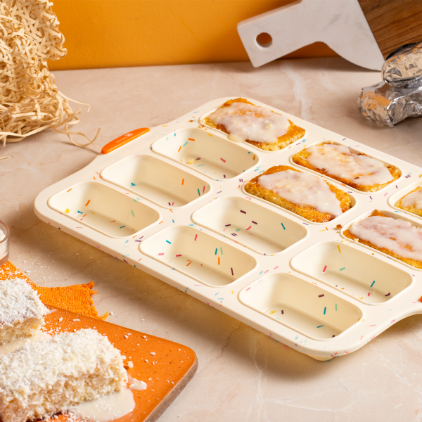 Forma de Silicone para Cupcake Bakery Hercules 12 Cavidades 35x25cm ...