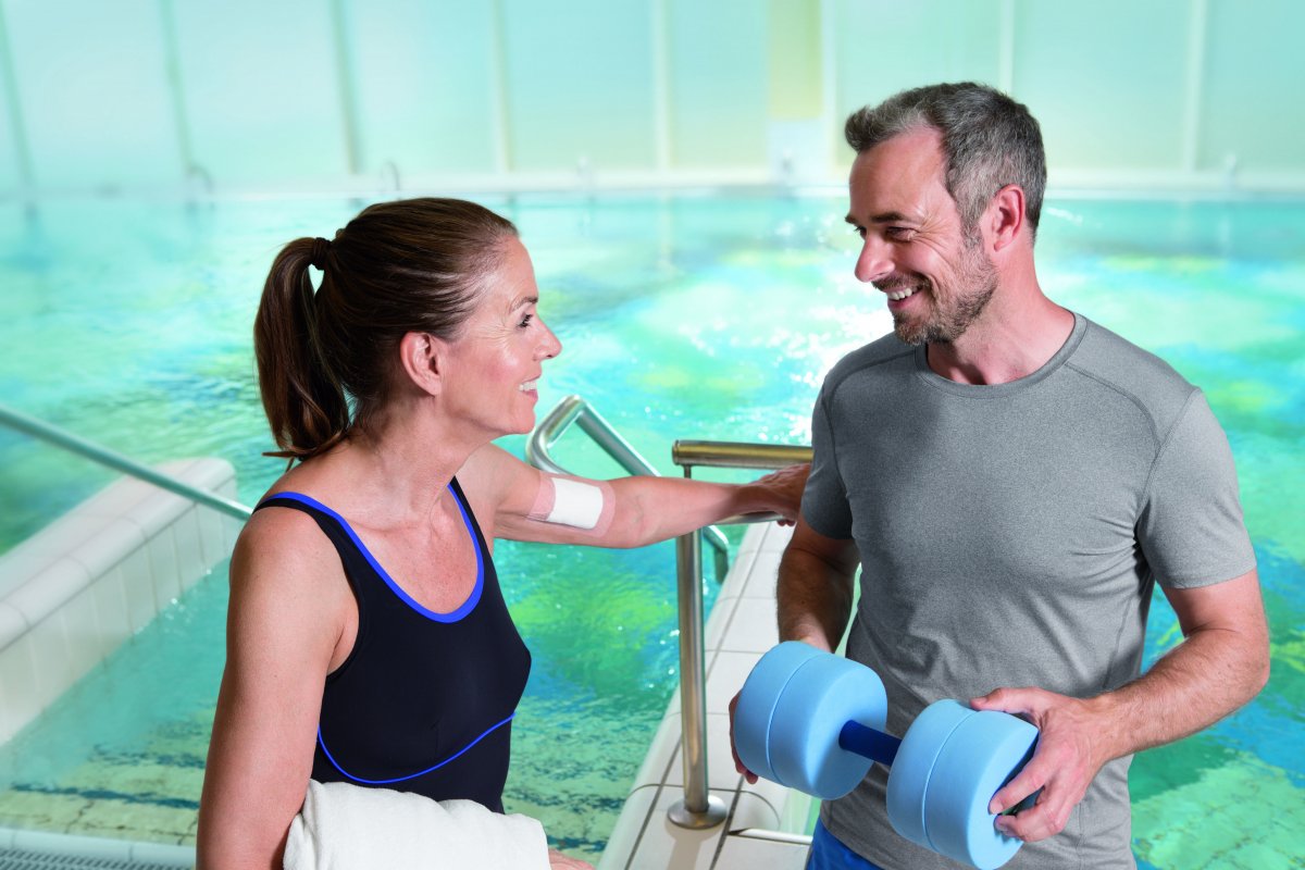 Fita adesiva transparente para fixação de curativos Hypafix Transparent ...