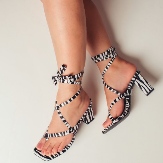 Jorge Alex - Sandália Feminina Zebra Salto Médio Preto Branco