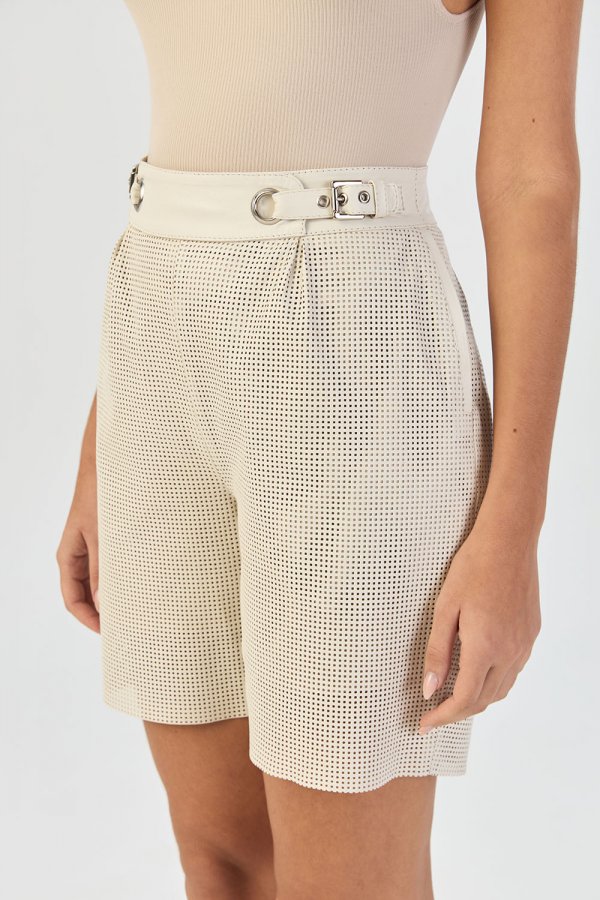 Kalline - Bermuda de Couro Pelica Sophie Vazado Bianca