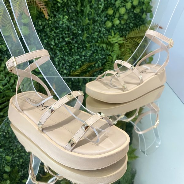 SANDÁLIA PAPETE TIRAS FINA COM SPIKES LARI 6603