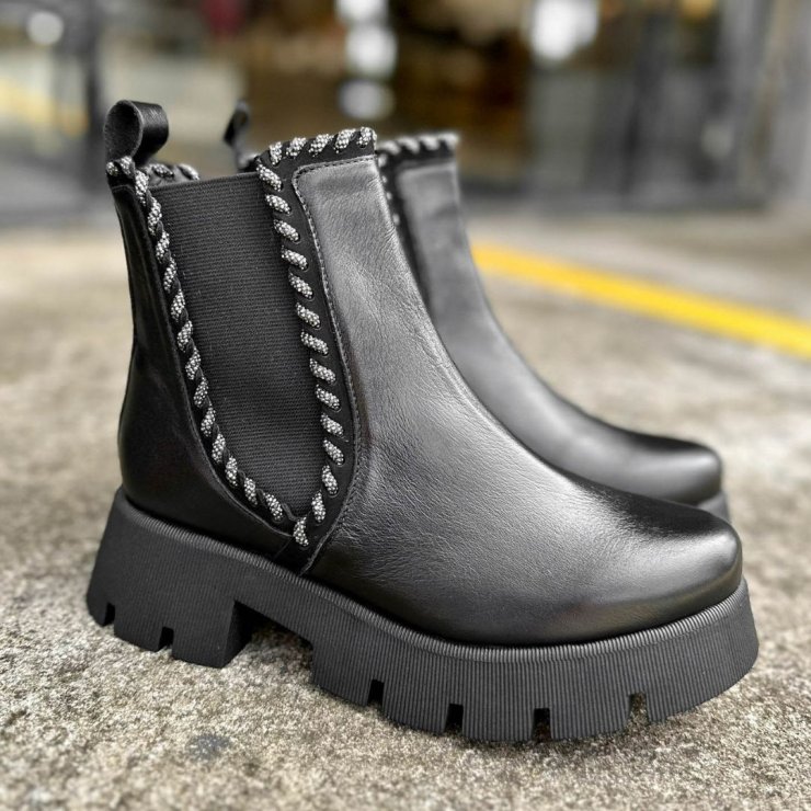 Bota Maithe Chelsea Strass Preta