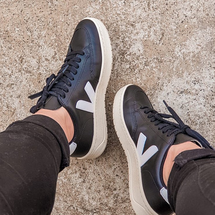 Tenis Vert V-12 em couro na cor preta